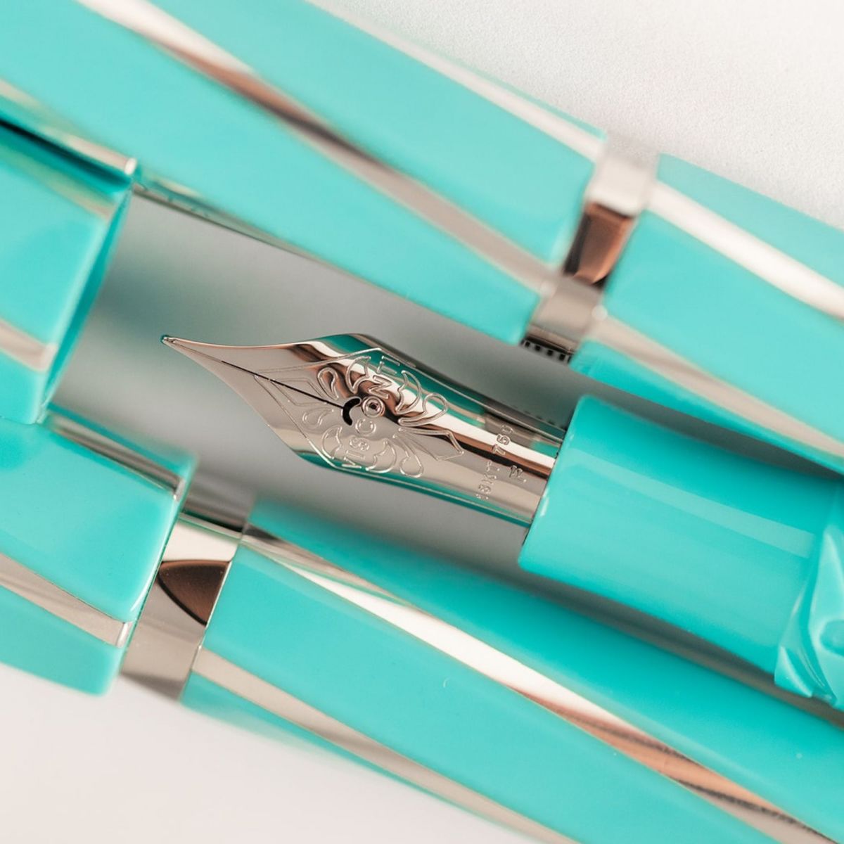 Visconti Divina Elegance Wave Rollerball visconti-divina-elegance-wave-rollerball