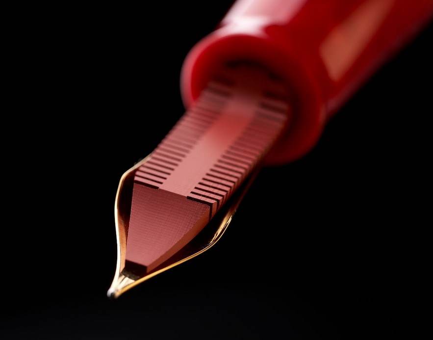 Delta Nobile Red Ltd Ed of 88 Fountain Pen 18K #8 Nib SUPER PRICE