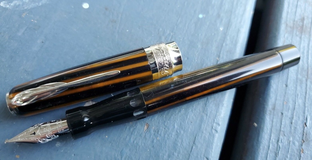 Pineider Arco Blue Bee Fountain Pen