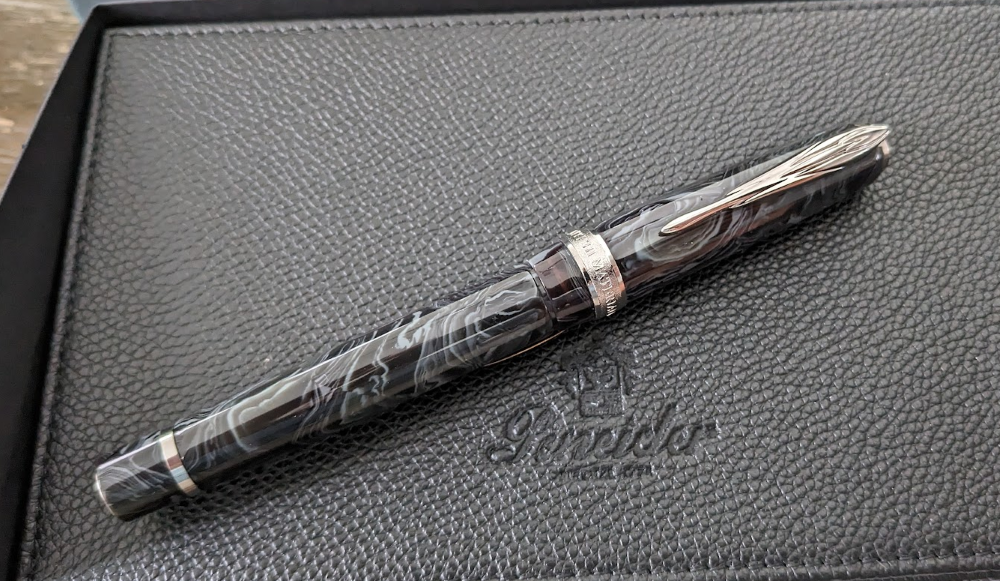 Pineider La Grand Belleza Ancient Celliuloid Carrara Grey Fountain Pen
