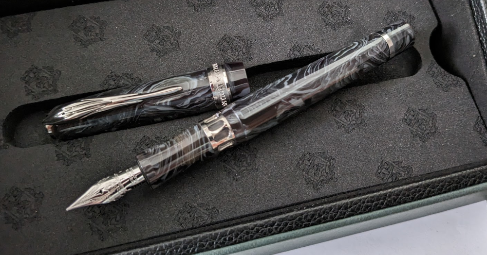 Pineider La Grand Belleza Ancient Celliuloid Carrara Grey Fountain Pen