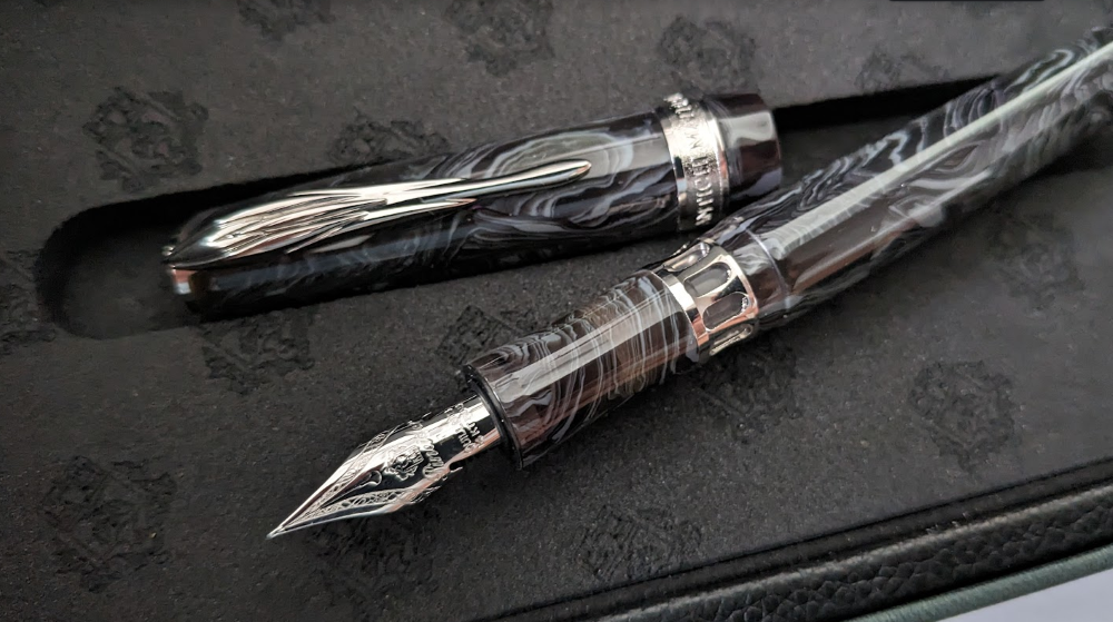 Pineider La Grand Belleza Ancient Celliuloid Carrara Grey Fountain Pen