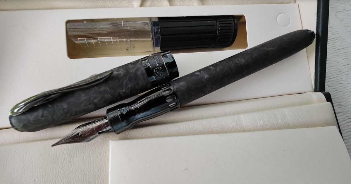Pineider La Grande Bellezza Carbon Forged Black Trim Fountain Pen