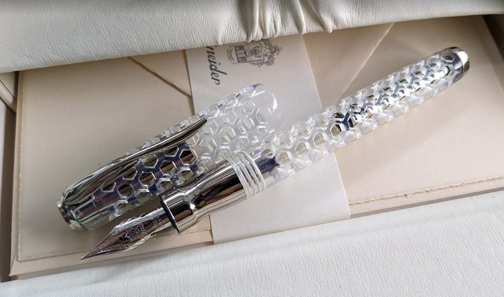 Pineider Honeycomb Sugar White Fountain Pen Ltd Edition 001/888