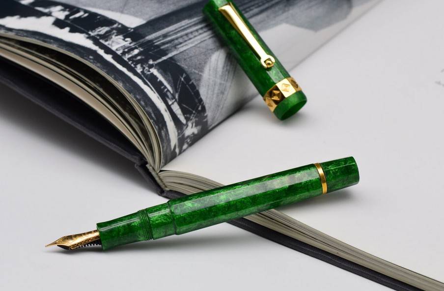 Santini Italia Faceted Nonagon Aventos Green Ltd Ed Fountain Pen