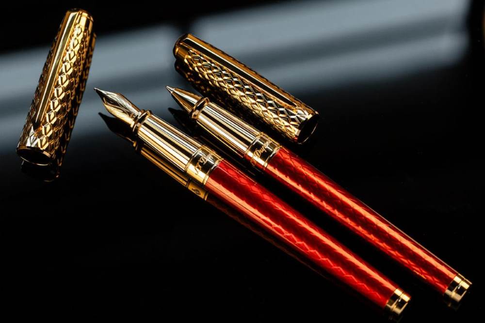 S.T.Dupont Guilloche Angel nib Line D Eternity Dragon Burgundy & Gold ...