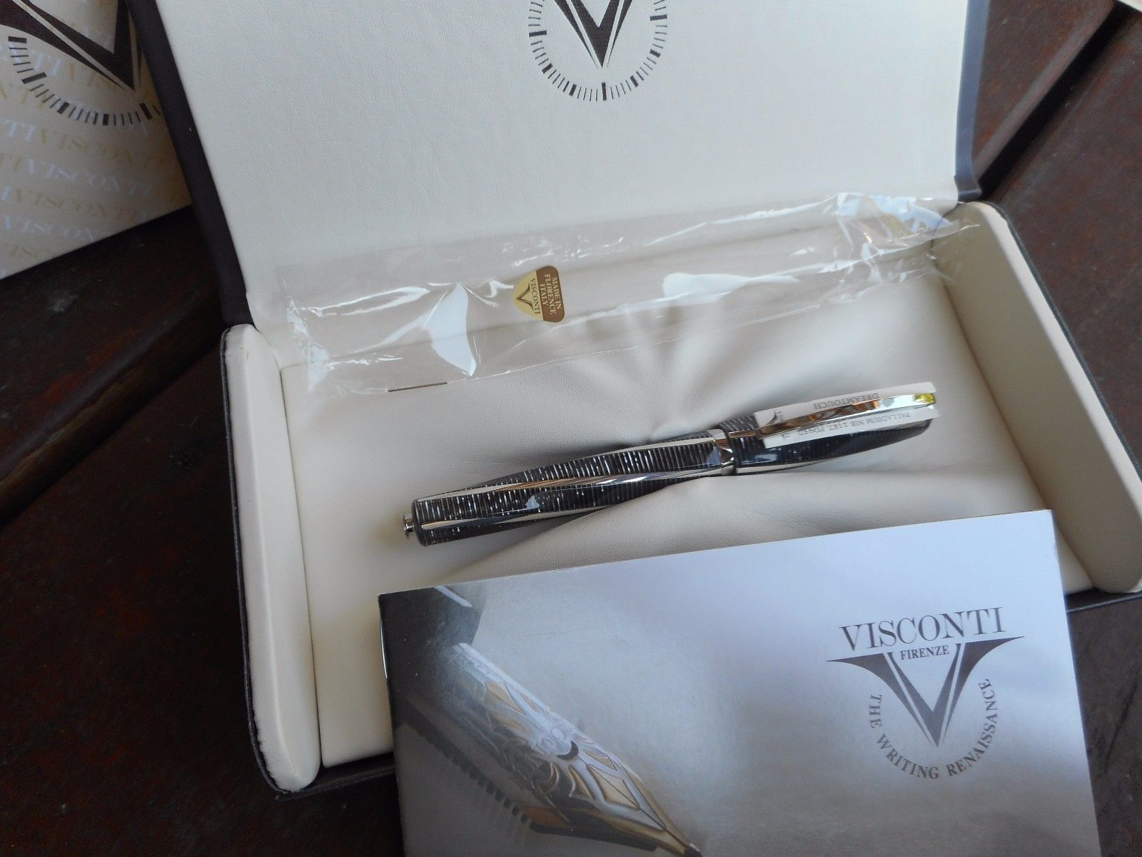 Visconti Divina Metropolitan Collection Pearl Grey Fountain Pen