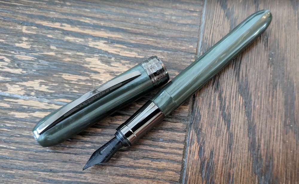 Visconti Rembrandt Green Fountain Pen FREE PEN CASE